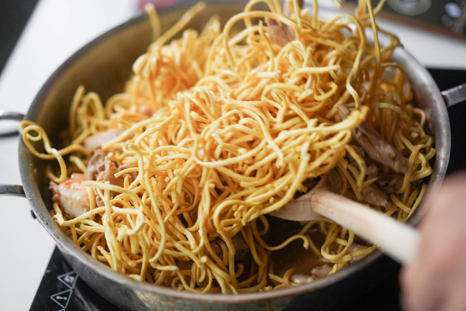 Pancit Canton Recipe (Filipino Stir-Fried Noodles) - Hungry Huy