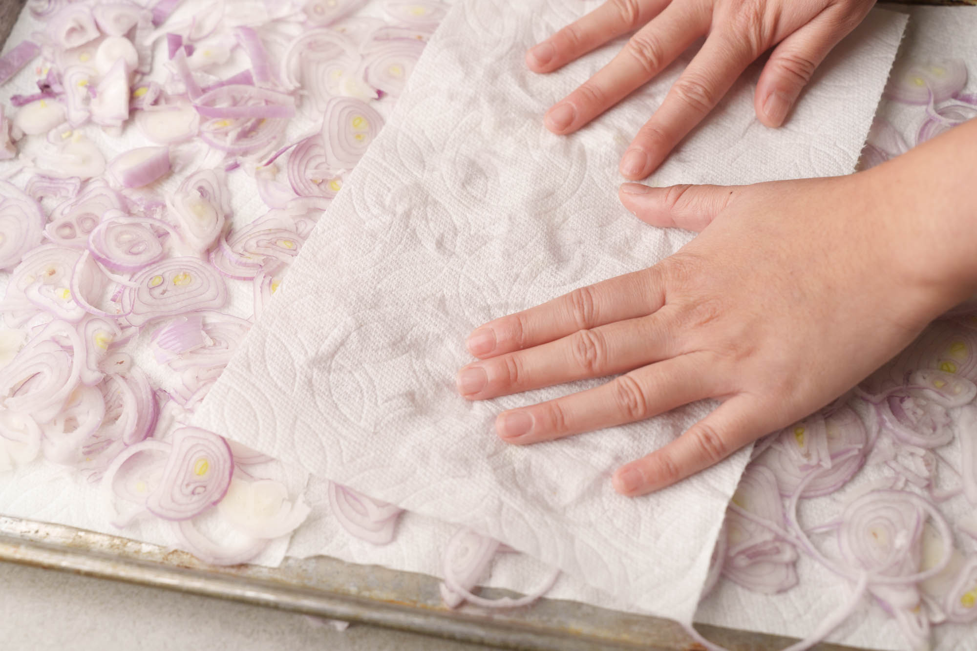 Crispy Fried Shallots Recipe - Hungry Huy