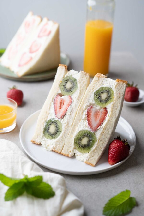 Japanese Fruit Sandwich Recipe (Fruit Sando) - Hungry Huy
