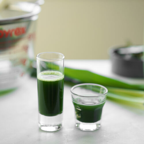 What are pandan leaves? & Pandan extract recipe - Hungry Huy