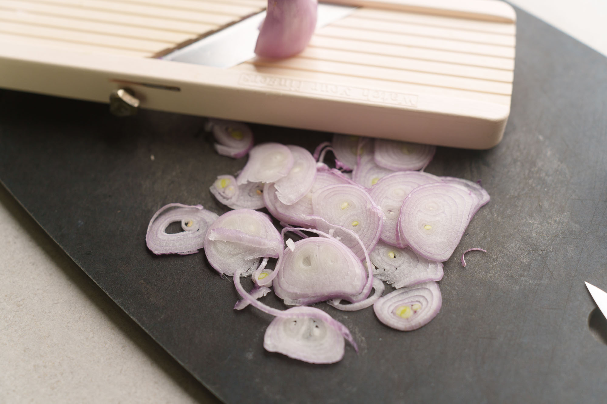 Crispy Fried Shallots Recipe - Hungry Huy